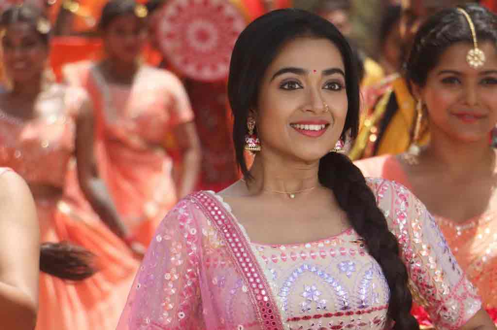 प्यार के बारे में क्या कहती है एक्ट्रेस Niharika Roy, पढ़ें इंटरव्यू