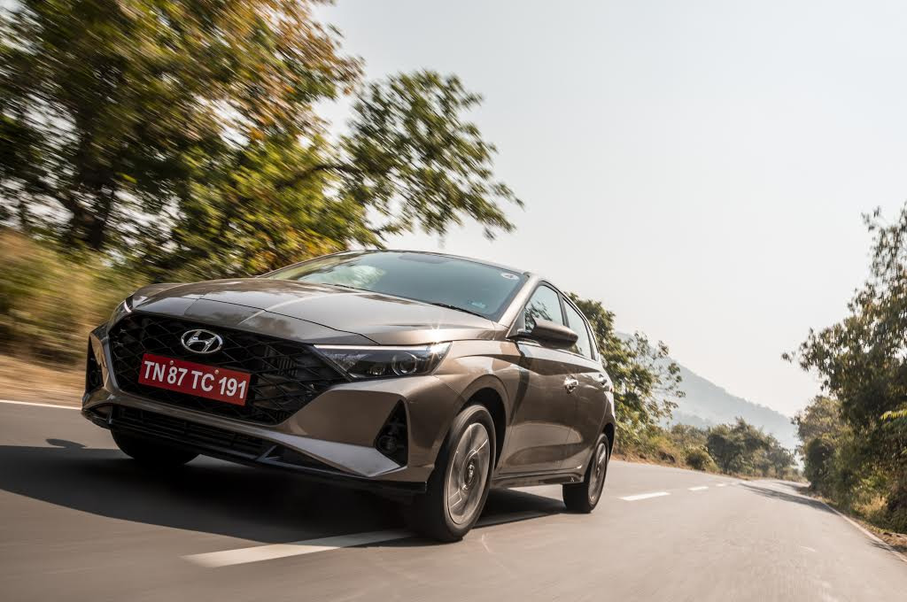 Lifestyle: कार से यात्रा करते समय रखें इन 7 बातों का ध्यान