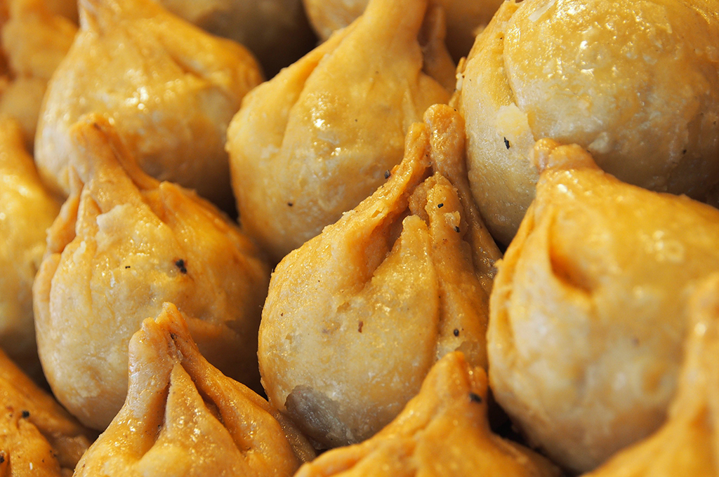 घर पर ऐसे बनाएं मेवा मोदक