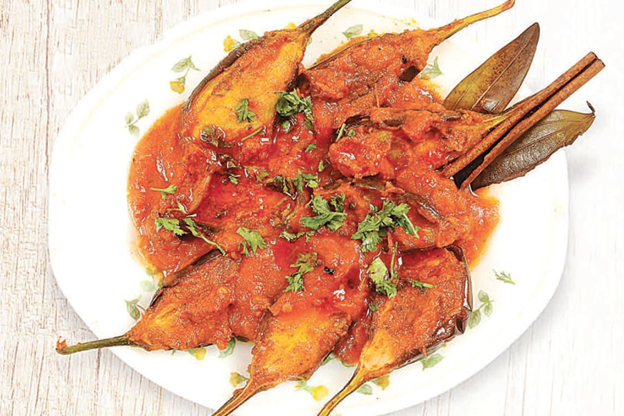 Food Recipe: घर पर बनाएं टेस्टी मसाला बैगन