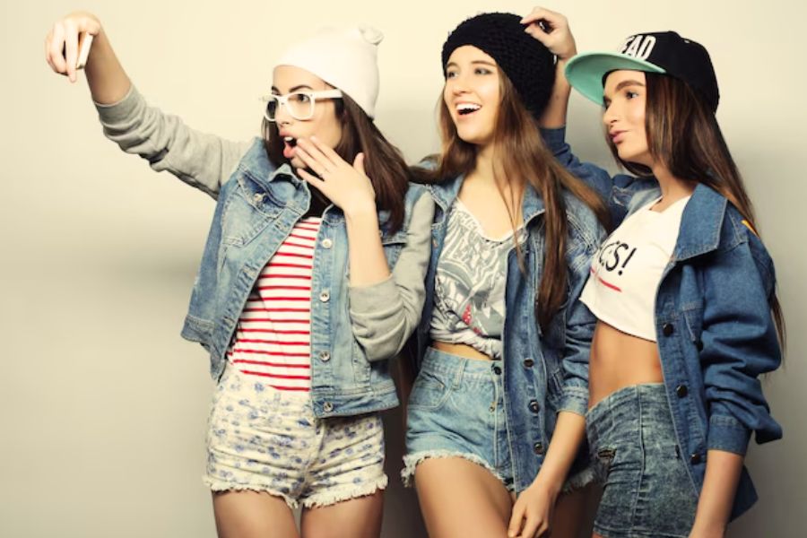 Gen Z Styling Tips - फौलो करें स्टाइलिश और कूल फैशन ट्रैंड्स